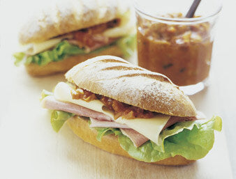 Beef and Chutney Roll – COBS Bread